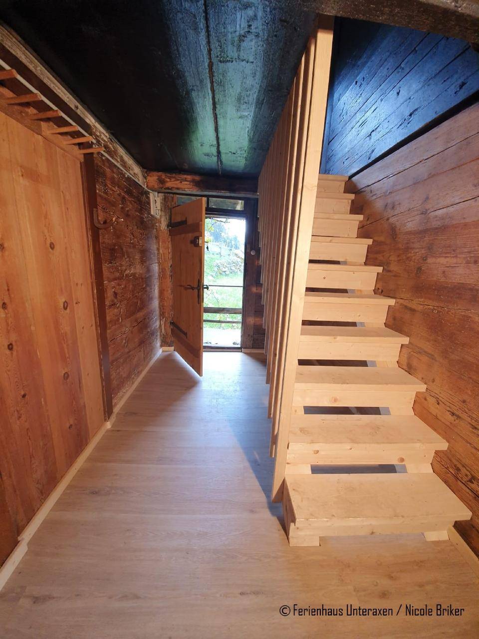 90 M² Ferienhaus ∙ 4 Schlafzimmer ∙ 10 Gäste - Morschach