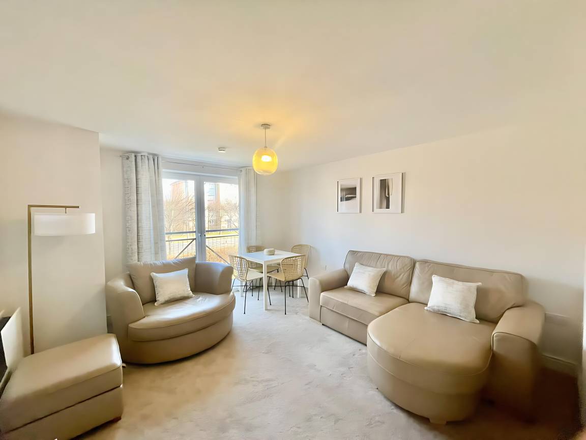 56 M² Apartment ∙ 2 Bedrooms ∙ 5 Guests - Glasgow Airport (GLA)