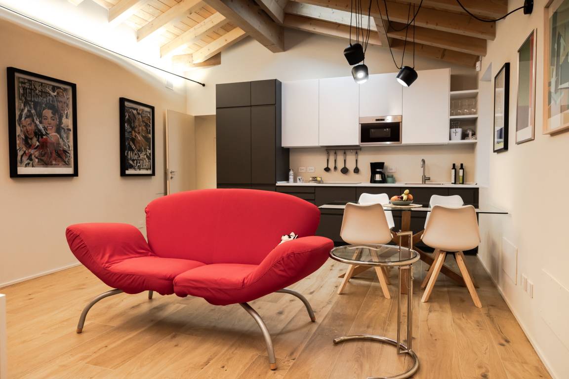 75 M² Apartment ∙ 2 Bedrooms ∙ 4 Guests - Salo BS, Italy