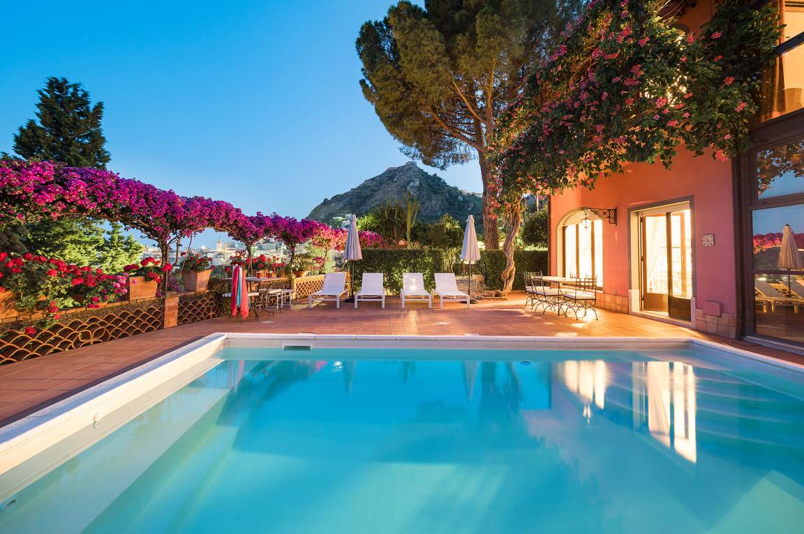 400 M² Villa ∙ 5 Bedrooms ∙ 10 Guests - Taormina