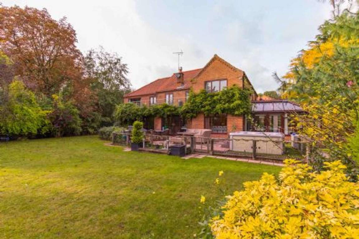 House ∙ 6 Bedrooms ∙ 12 Guests - Suffolk