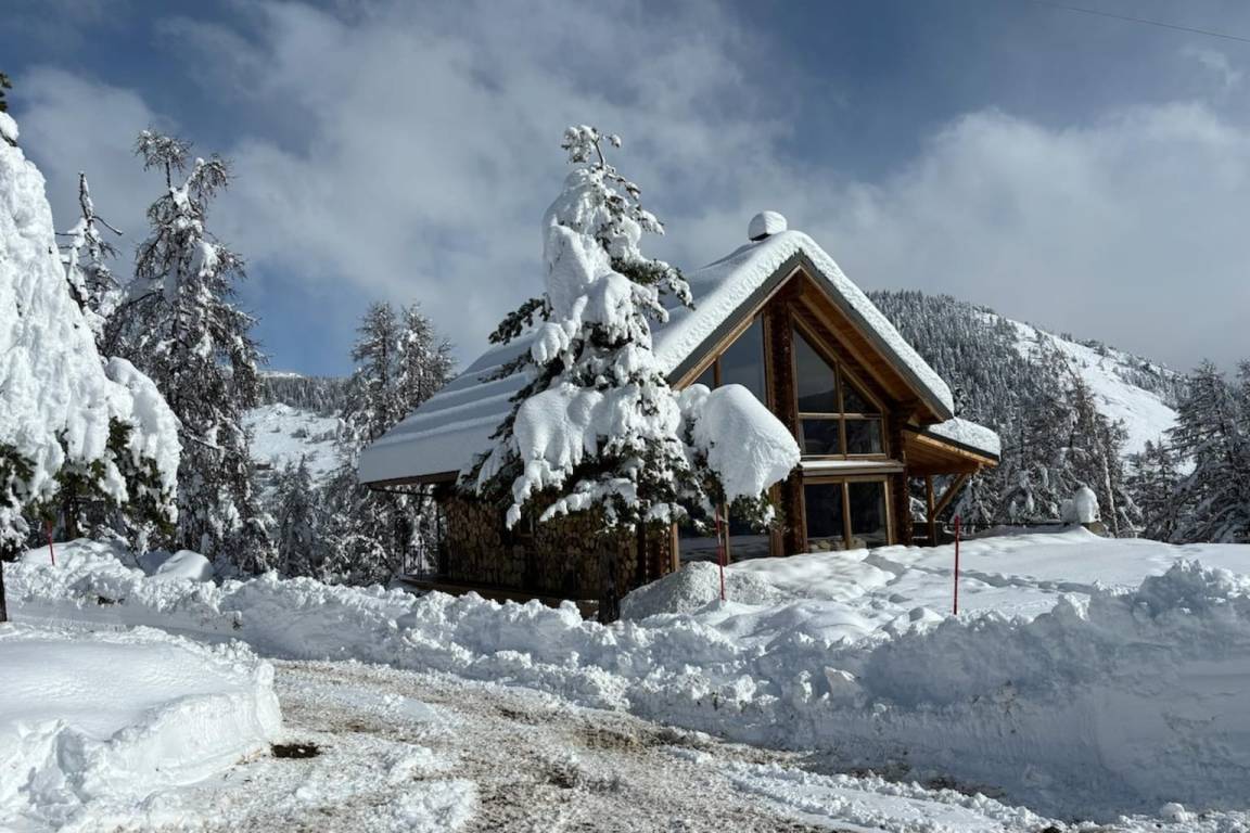 150 M² Mökki ∙ 4 Makuuhuonetta ∙ 10 Vierasta - Roubion