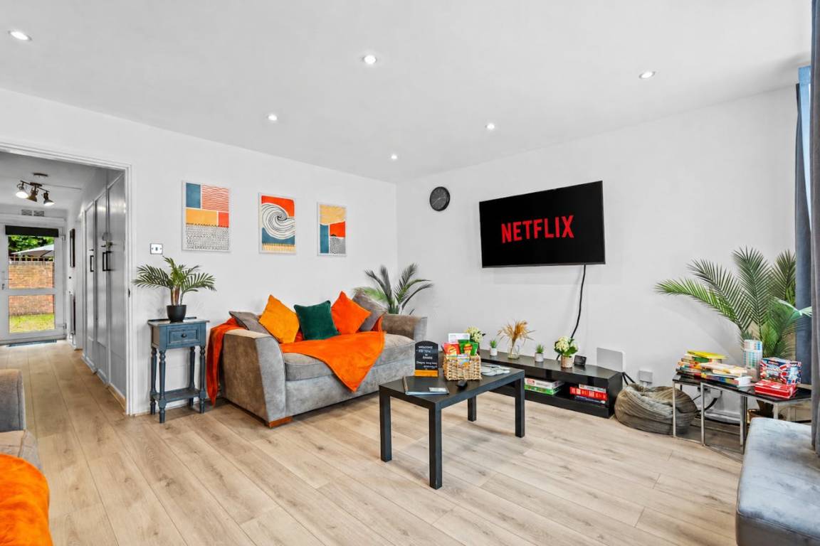 1098 M² House ∙ 4 Bedrooms ∙ 7 Guests - London