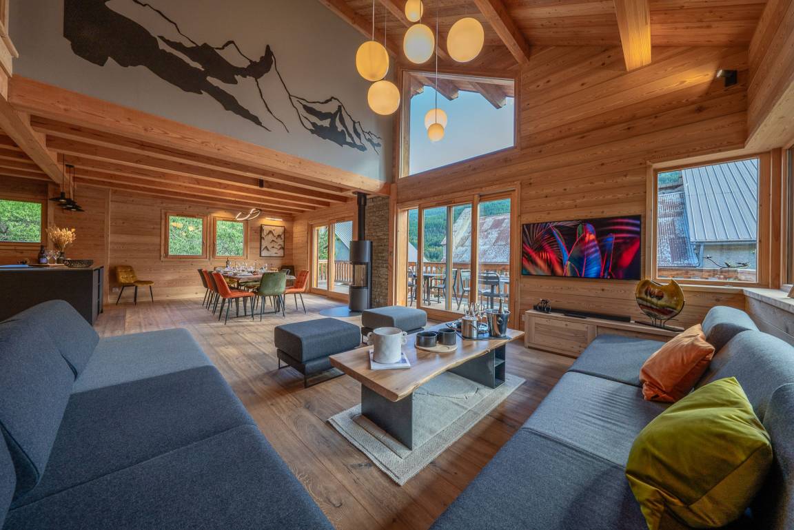 236 M² Chalet ∙ 5 Bedrooms ∙ 12 Guests - Serre Chevalier