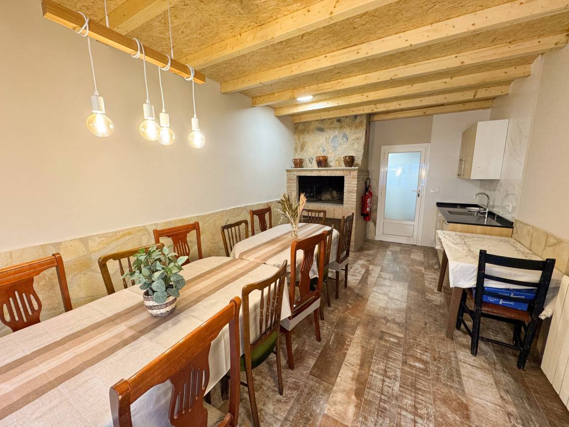 220 M² Maison De Vacances ∙ 5 Chambres ∙ 12 Personnes - Daroca