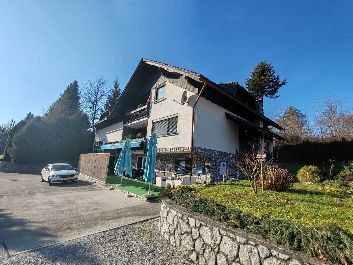 100 M² Apartment ∙ 2 Bedrooms ∙ 6 Guests - Novo mesto