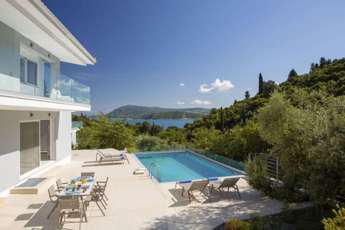 157 M² Villa ∙ 4 Bedrooms ∙ 9 Guests - Lefkada