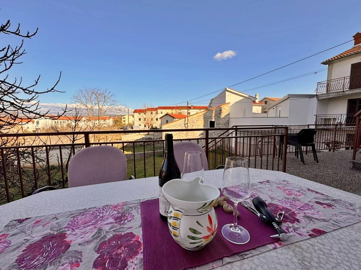 80 M² Ferienwohnung ∙ 2 Schlafzimmer ∙ 5 Gäste - Cres