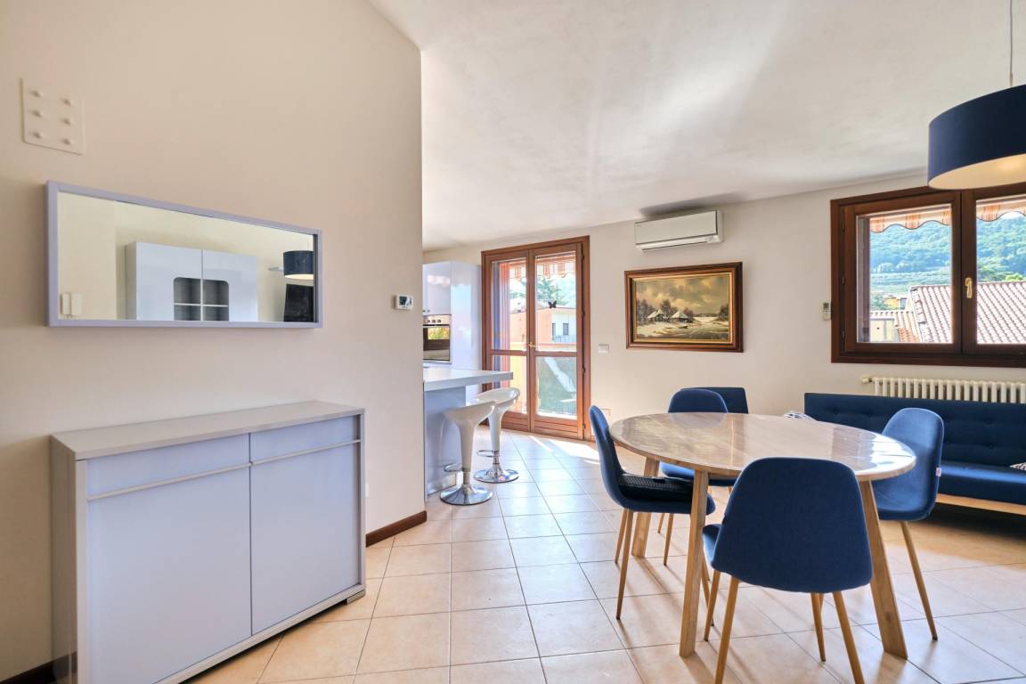 80 M² Apartment ∙ 2 Bedrooms ∙ 5 Guests - Garda