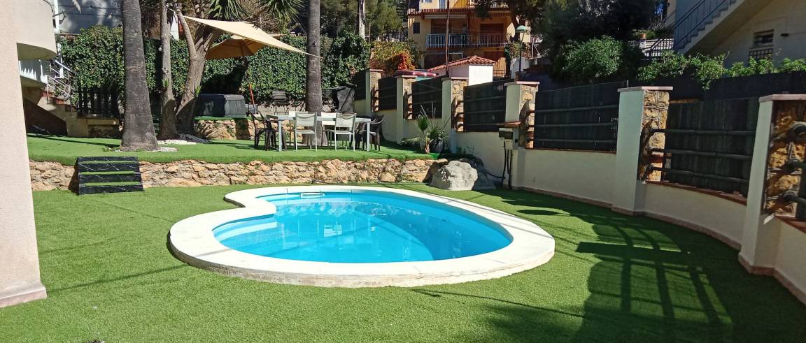 200 M² Villa ∙ 4 Bedrooms ∙ 8 Guests - Tarragona