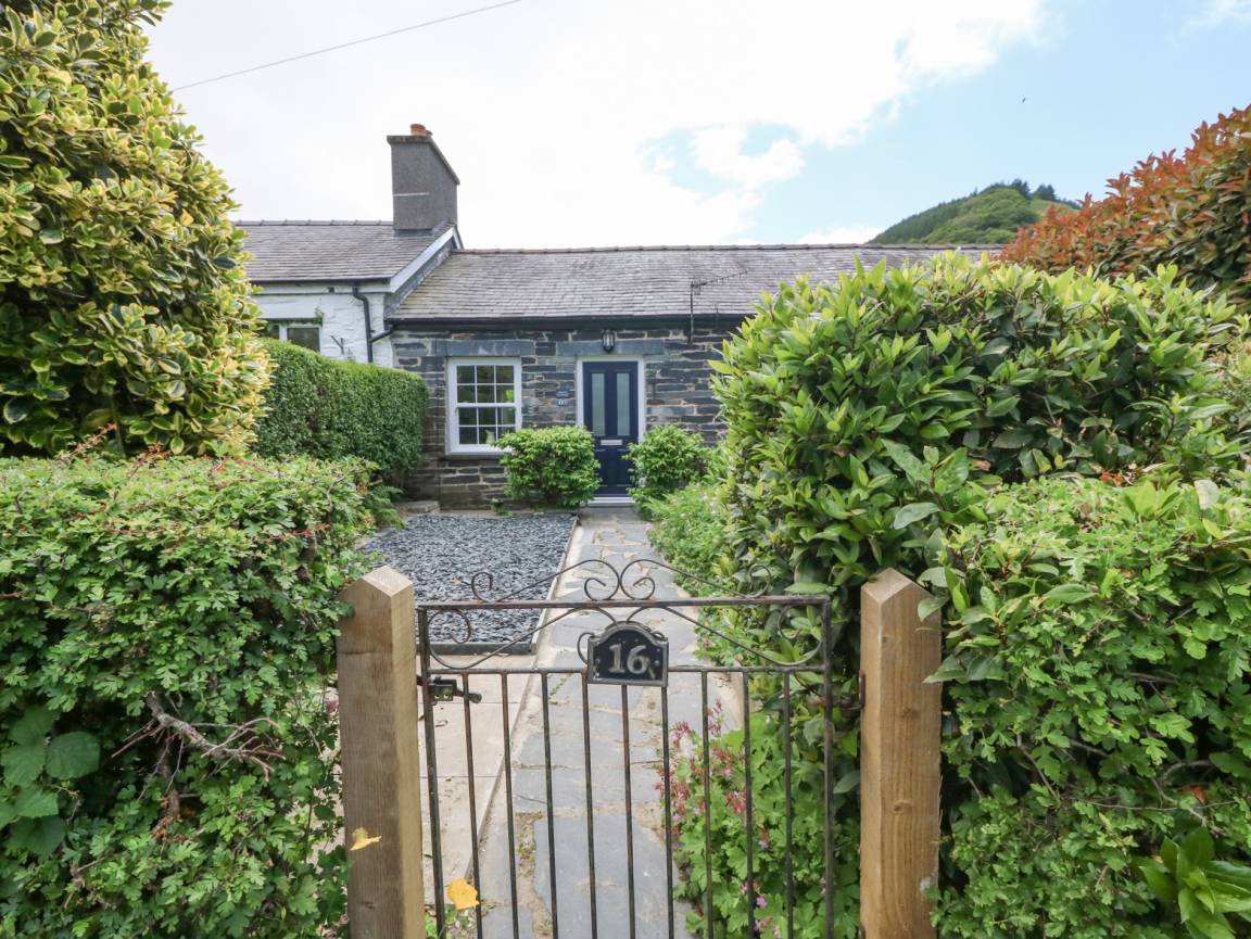 Cottage ∙ 2 Bedrooms ∙ 4 Guests - Machynlleth
