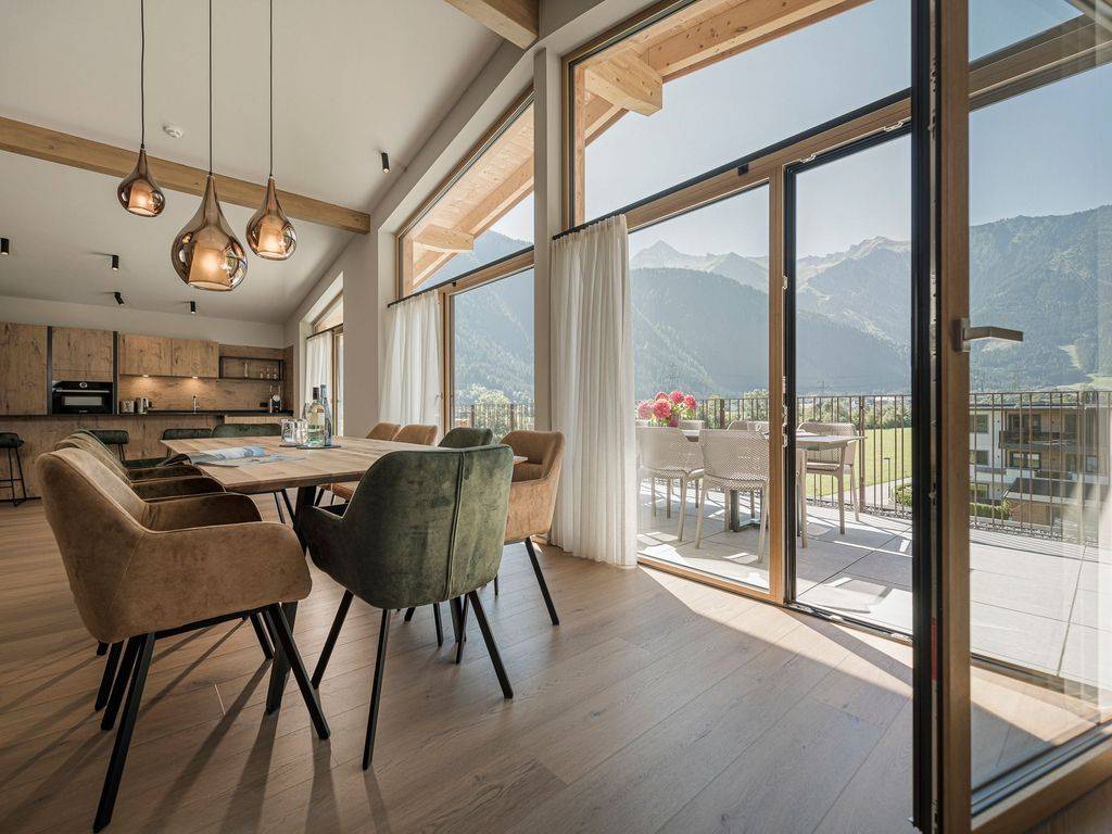 144 M² Apartment ∙ 4 Bedrooms ∙ 10 Guests - Mayrhofen