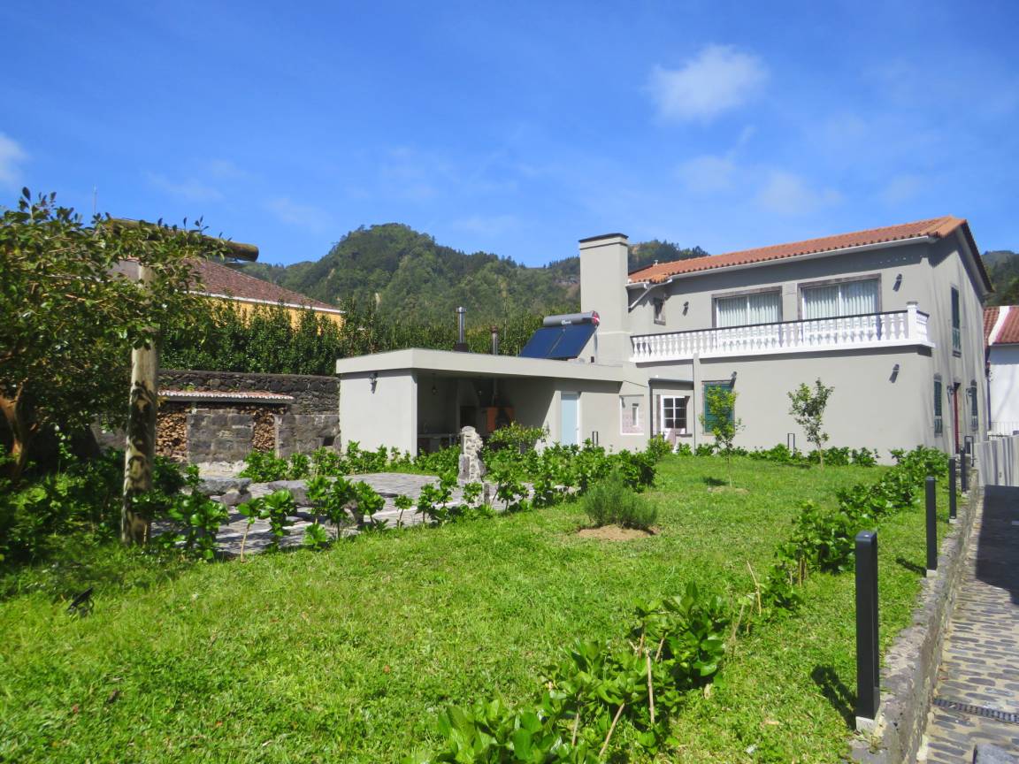 140 M² House ∙ 4 Bedrooms ∙ 8 Guests - Furnas