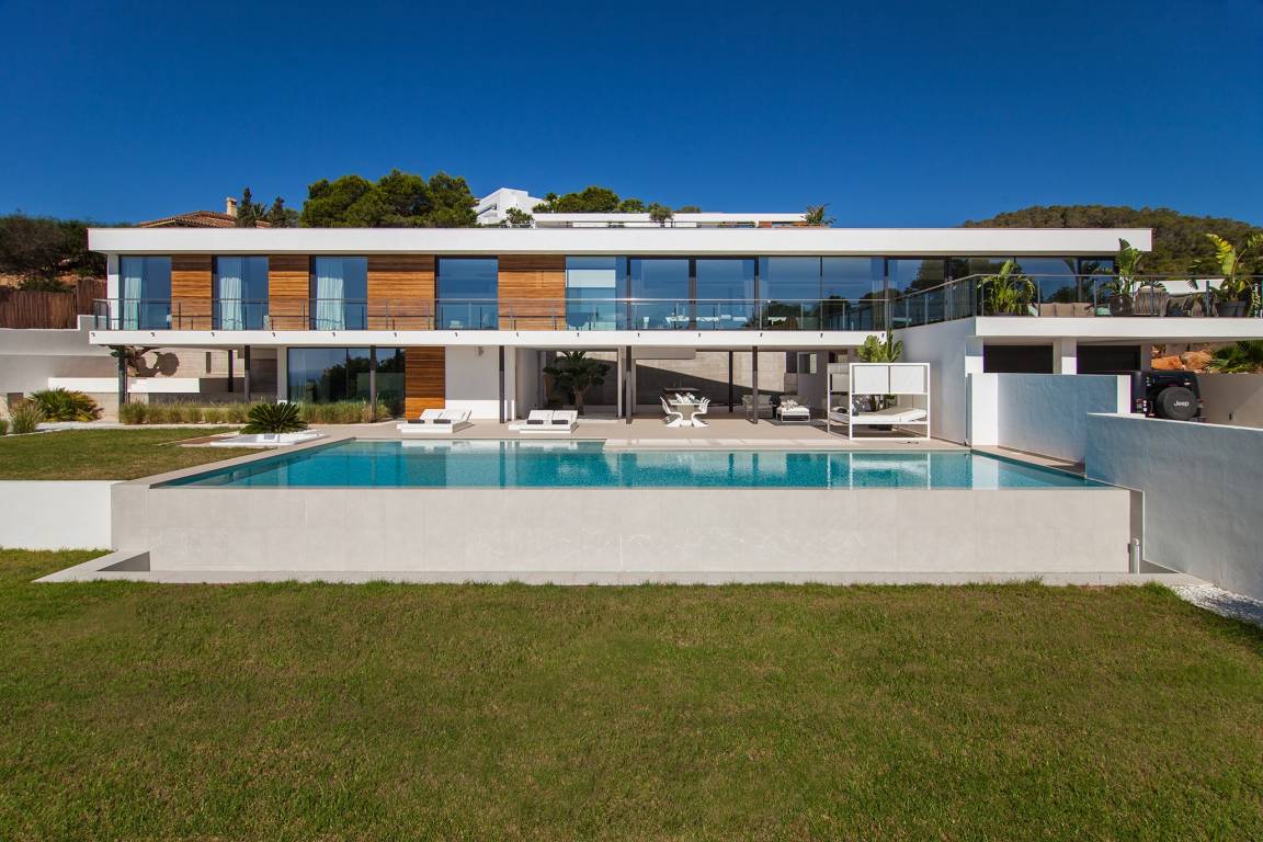 528 M² Villa ∙ 4 Bedrooms ∙ 8 Guests - Ibiza