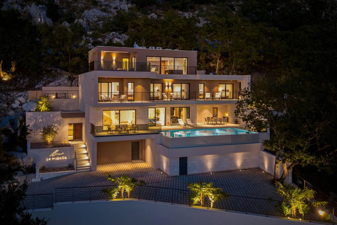 372 M² Villa ∙ 4 Slaapkamers ∙ 8 Gasten - Omiš