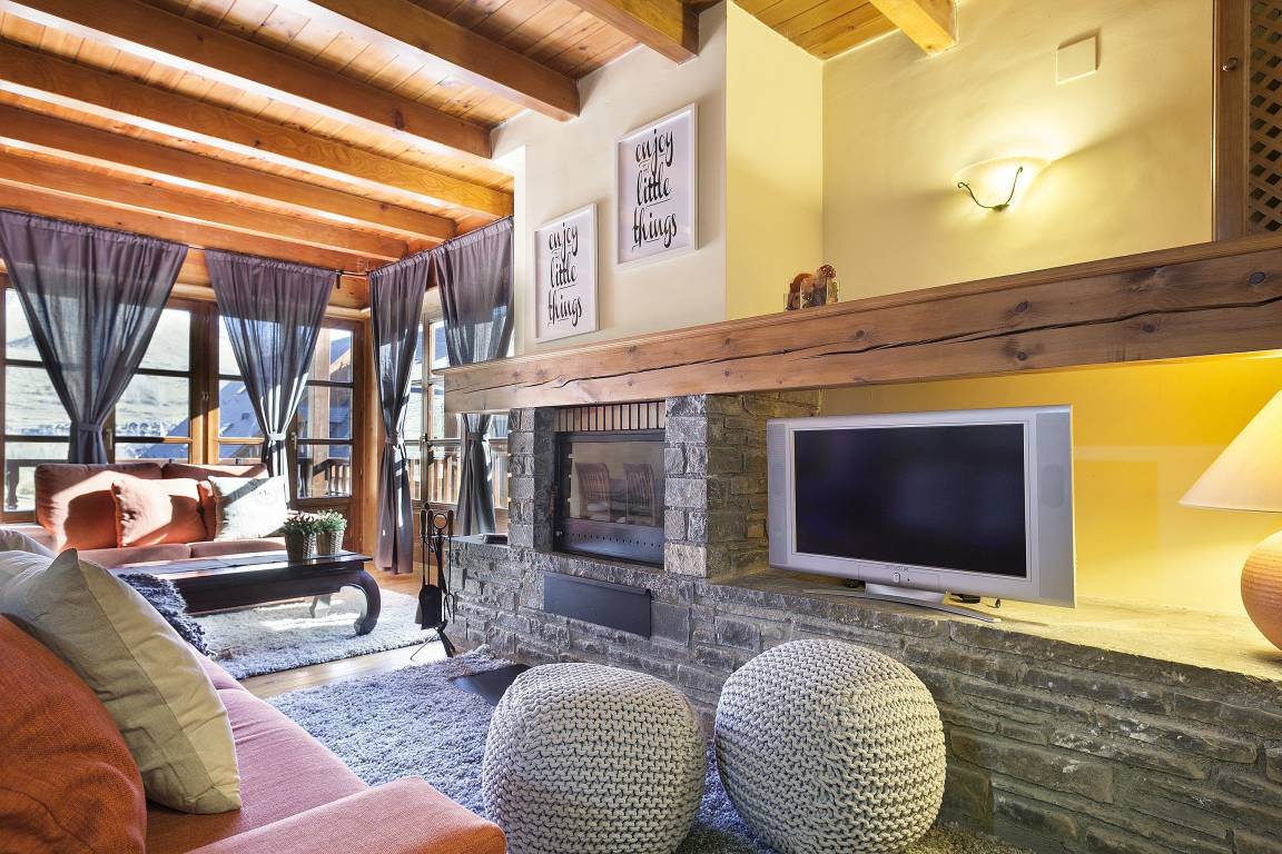 76 M² Apartamento ∙ 2 Habitaciones ∙ 5 Huéspedes - Salardú