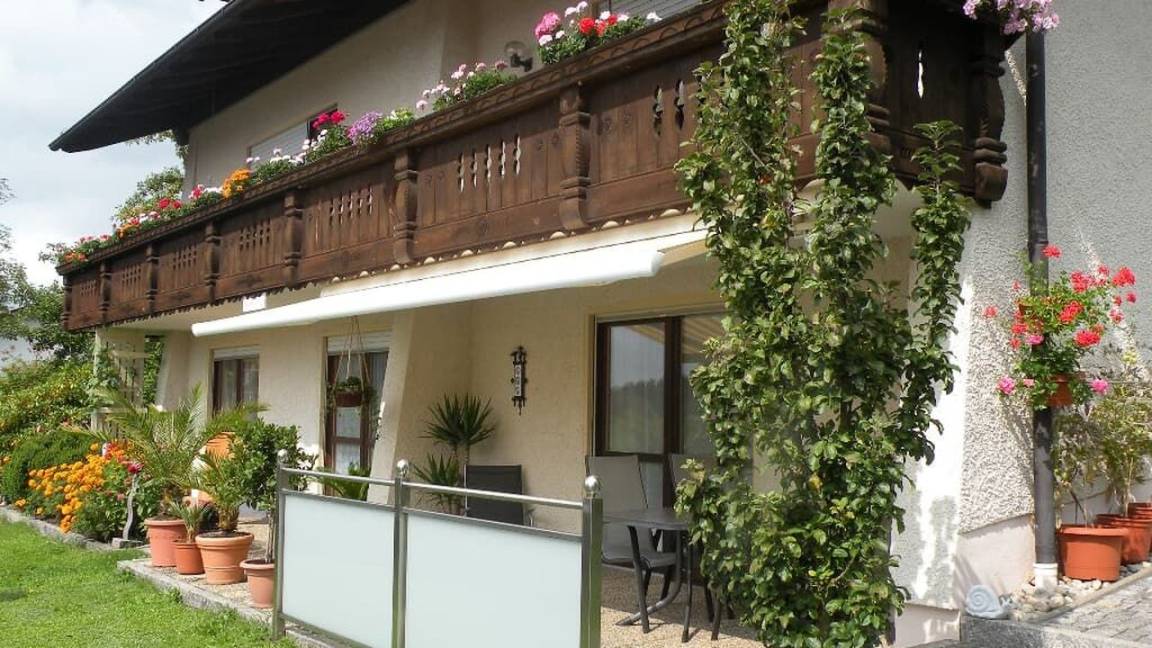 100 M² Ferienwohnung ∙ 2 Schlafzimmer ∙ 4 Gäste - Böbrach