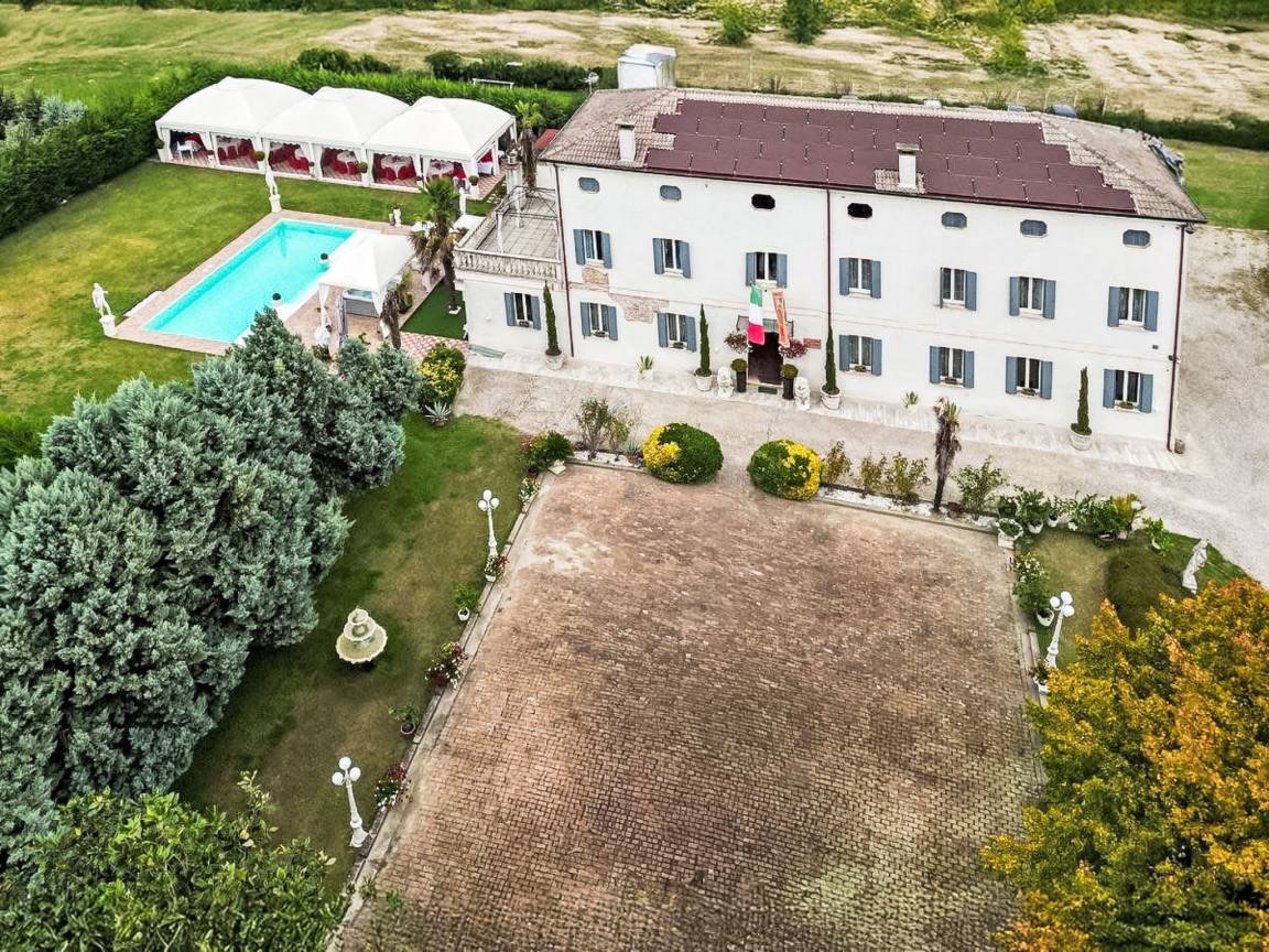 400 M² Huis ∙ 5 Slaapkamers ∙ 14 Gasten - Montagnana