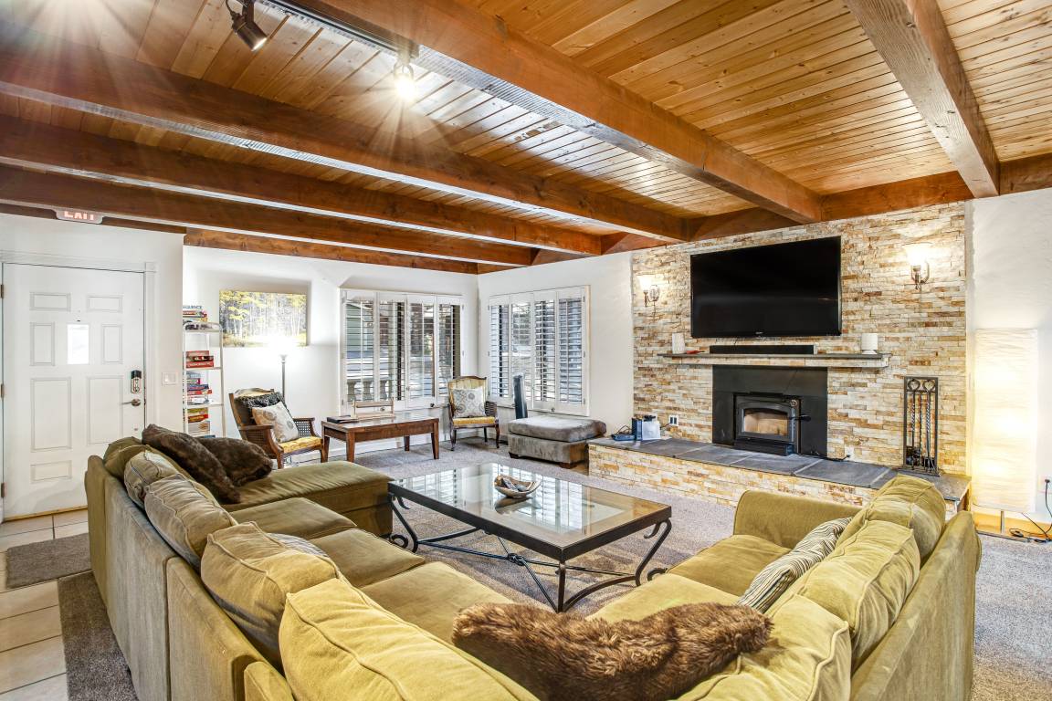 221 M² Cabin ∙ 4 Bedrooms ∙ 12 Guests - Big Bear Lake, CA