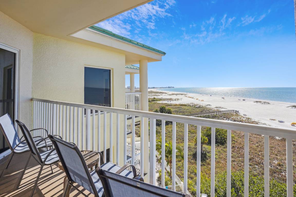 81 M² Condo ∙ 2 Bedrooms ∙ 6 Guests - Treasure Island, FL