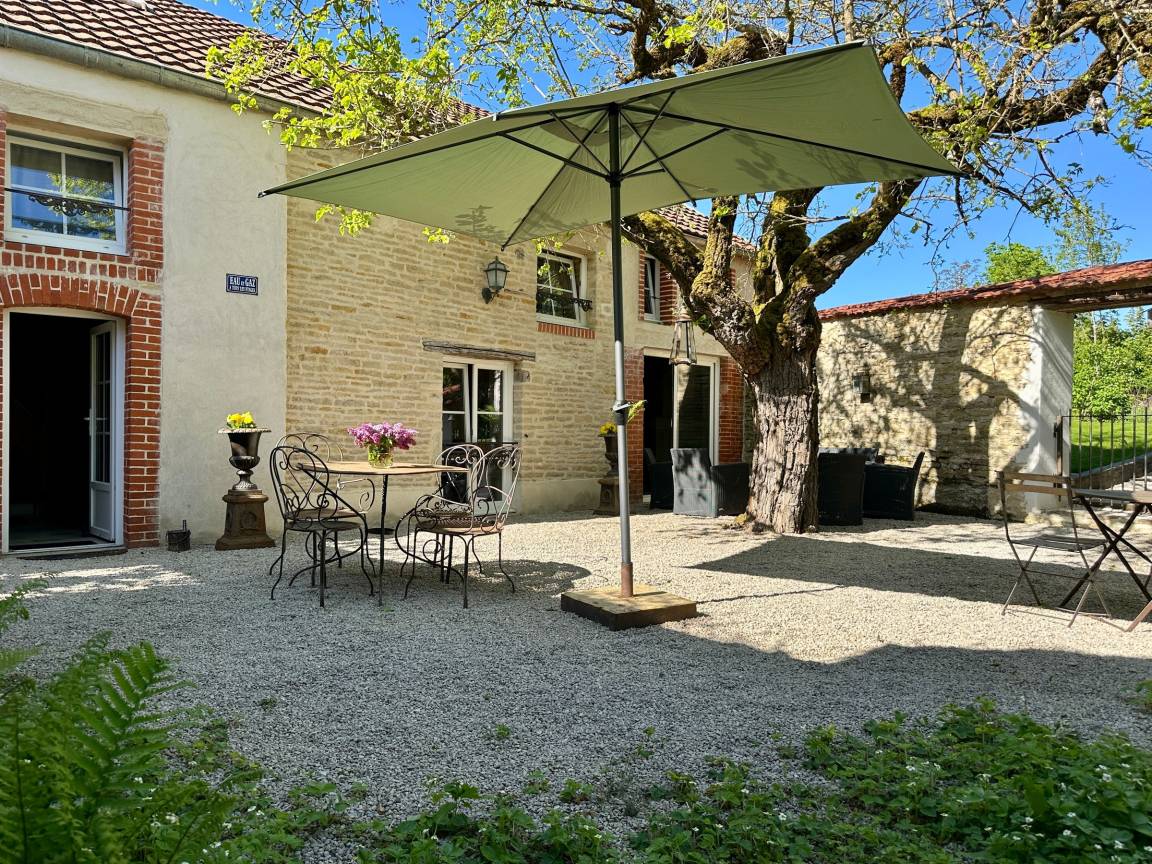 80 M² Cottage ∙ 3 Bedrooms ∙ 6 Guests - Dijon