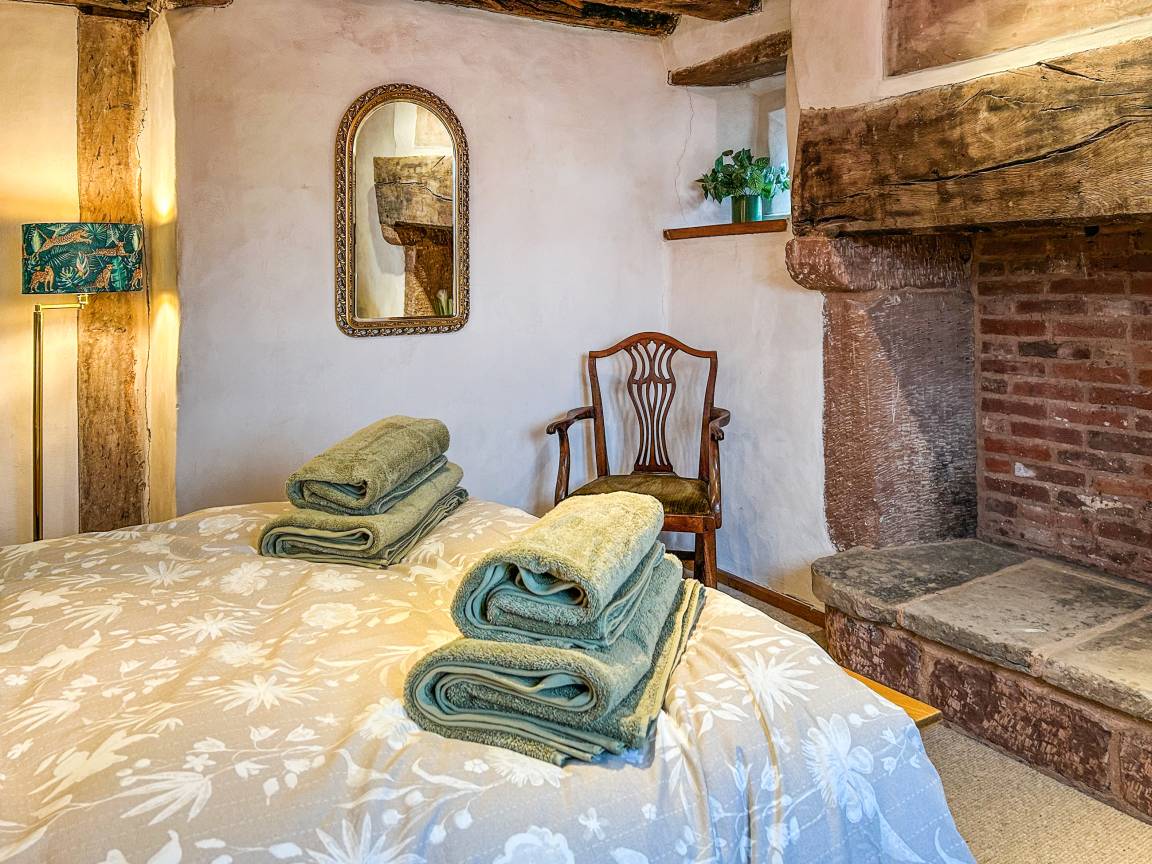 Cottage ∙ 4 Bedrooms ∙ 8 Guests - Birmingham