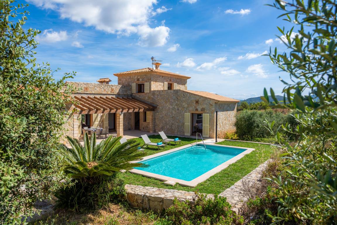 150 M² Finca ∙ 2 Bedrooms ∙ 4 Guests - Cala Millor