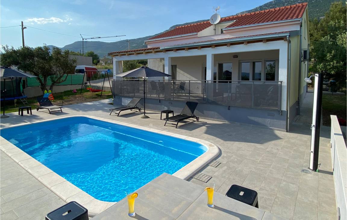 74 M² Maison De Vacances ∙ 3 Chambres ∙ 6 Personnes - Split