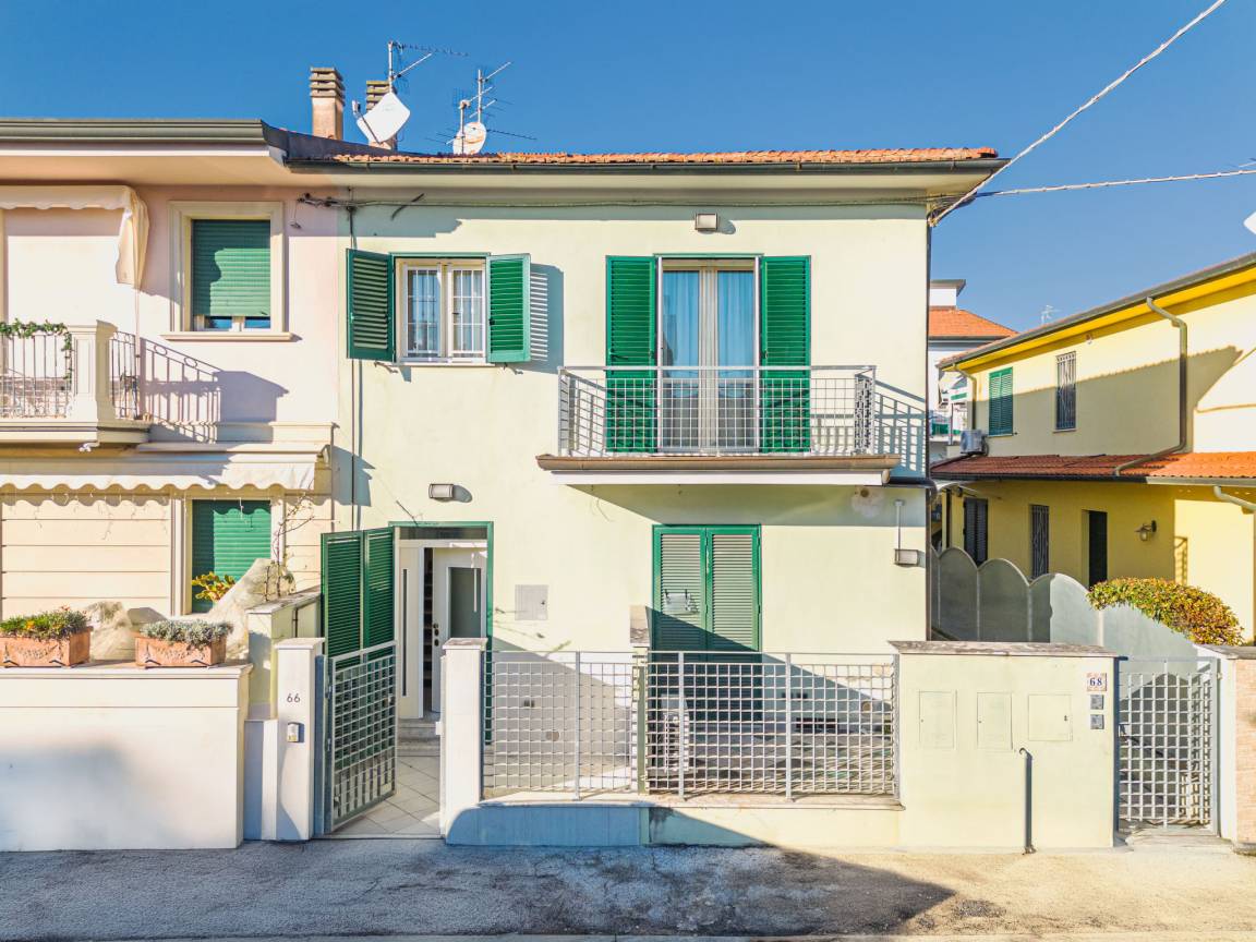 75 M² Apartment ∙ 3 Bedrooms ∙ 5 Guests - Viareggio