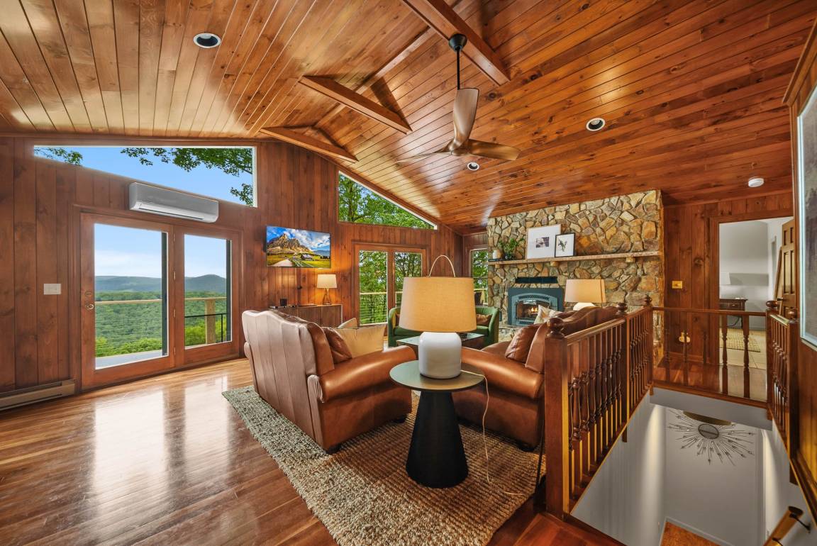 273 M² Lodge ∙ 4 Bedrooms ∙ 11 Guests - Boone, NC