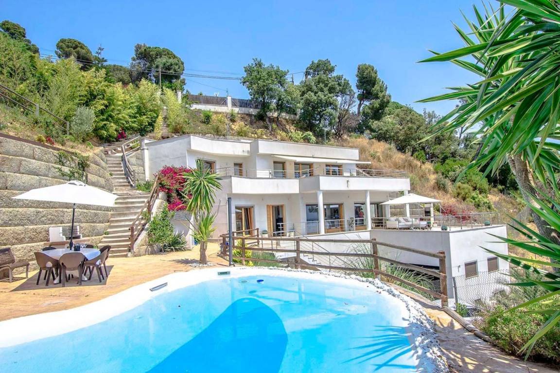 300 M² Villa ∙ 4 Schlafzimmer ∙ 9 Gäste - Sant Pol de Mar