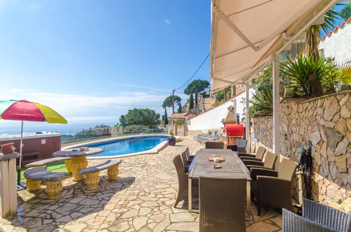 230 M² Villa ∙ 4 Habitaciones ∙ 10 Huéspedes - Blanes