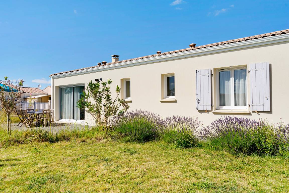 88 M² Maison De Vacances ∙ 2 Chambres ∙ 6 Personnes - Saintes