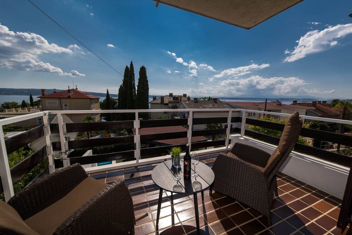 120 M² Apartment ∙ 3 Bedrooms ∙ 8 Guests - Crikvenica