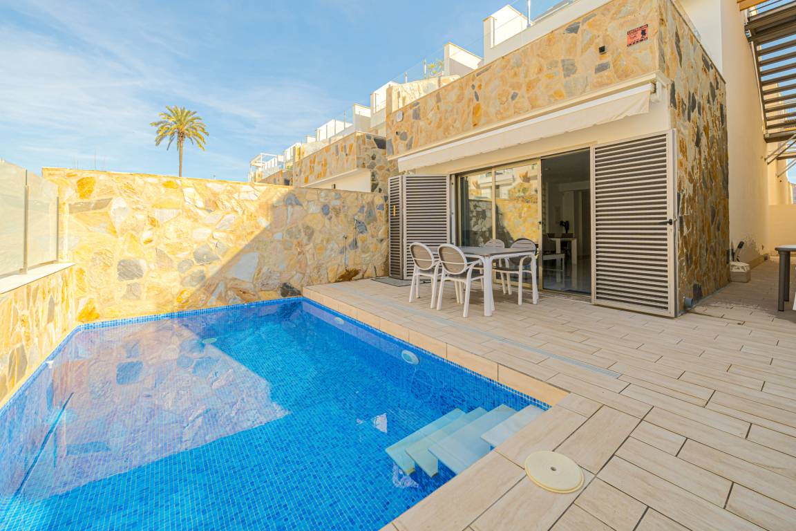 100 M² Villa ∙ 3 Bedrooms ∙ 6 Guests - Los Alcázares