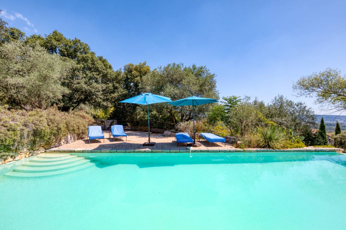 200 M² House ∙ 7 Bedrooms ∙ 14 Guests - Claret