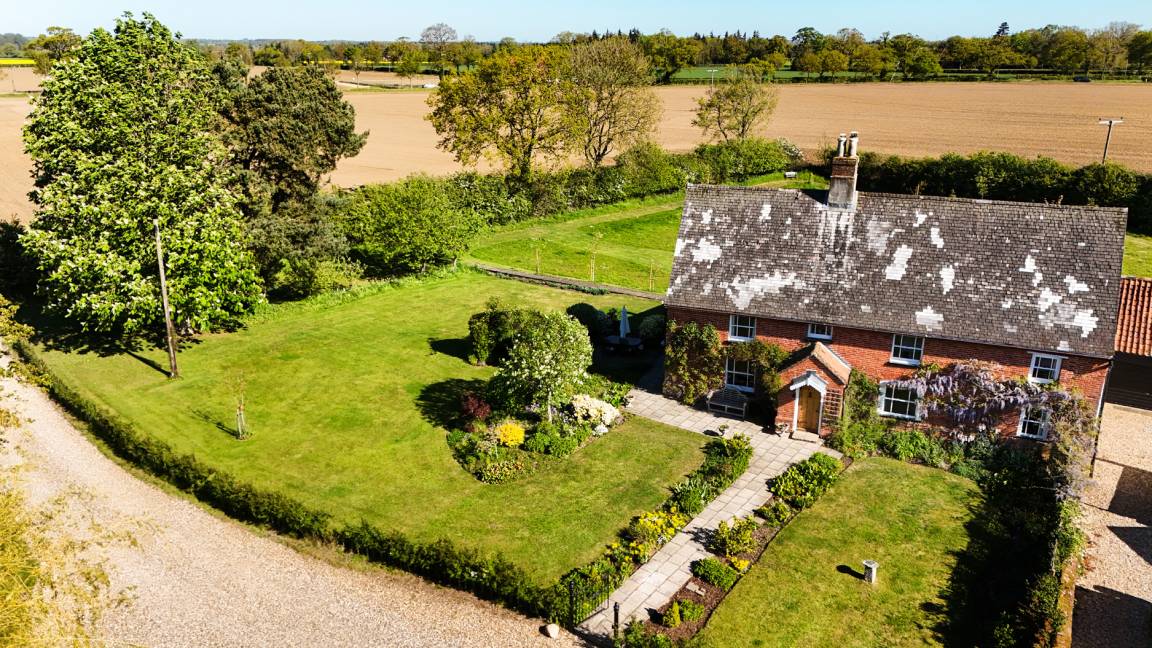 Cottage ∙ 4 Bedrooms ∙ 8 Guests - Dereham
