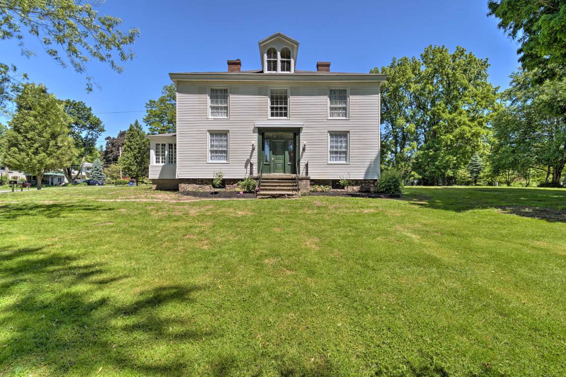 297 M² House ∙ 5 Bedrooms ∙ 10 Guests - Sodus Point, NY