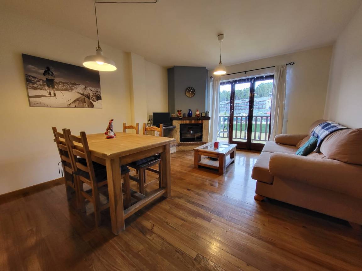 90 M² Apartment ∙ 1 Bedroom ∙ 5 Guests - Alp, Catalonia