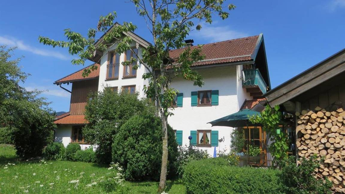 70 M² Ferienwohnung ∙ 2 Schlafzimmer ∙ 4 Gäste - Lenggries