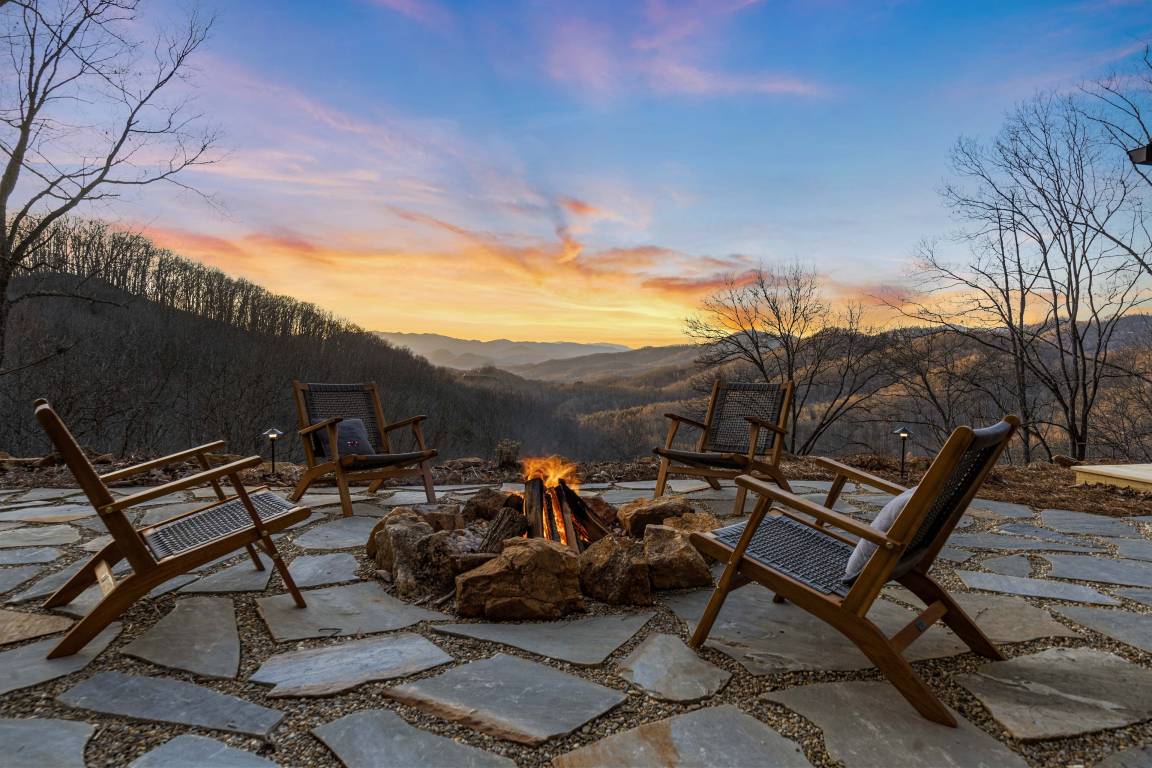 92 M² House ∙ 2 Bedrooms ∙ 4 Guests - Franklin, NC