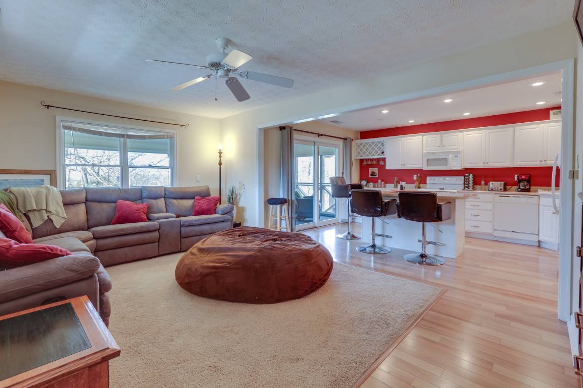 102 M² Apartment ∙ 2 Bedrooms ∙ 8 Guests - Bronston, KY