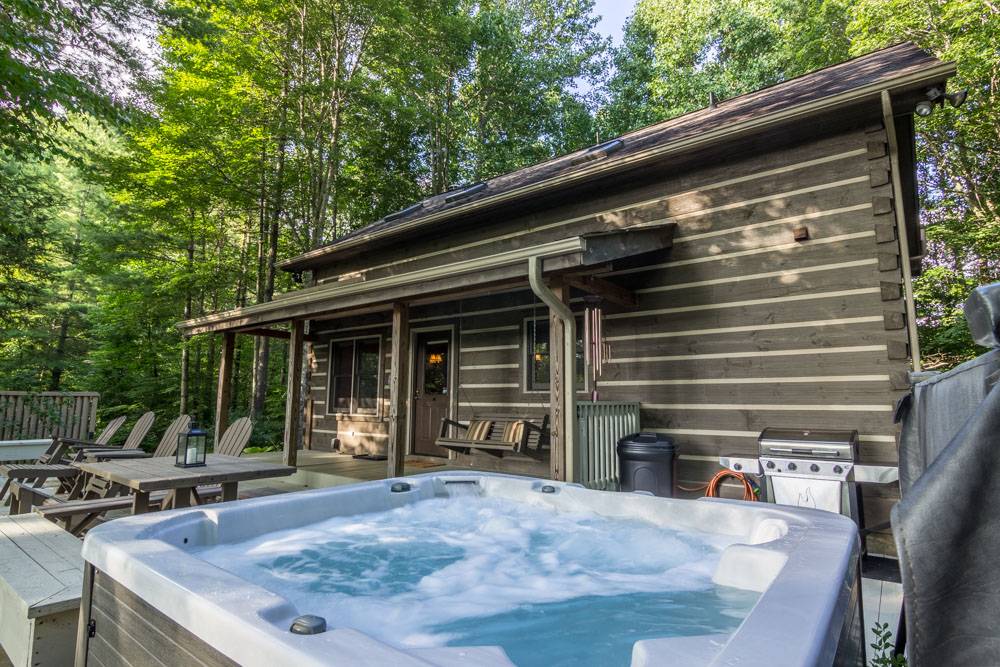 Hut ∙ 2 Slaapkamers ∙ 6 Gasten - Boone, NC