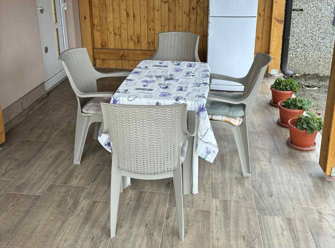 70 M² Apartment ∙ 2 Bedrooms ∙ 6 Guests - Varasd