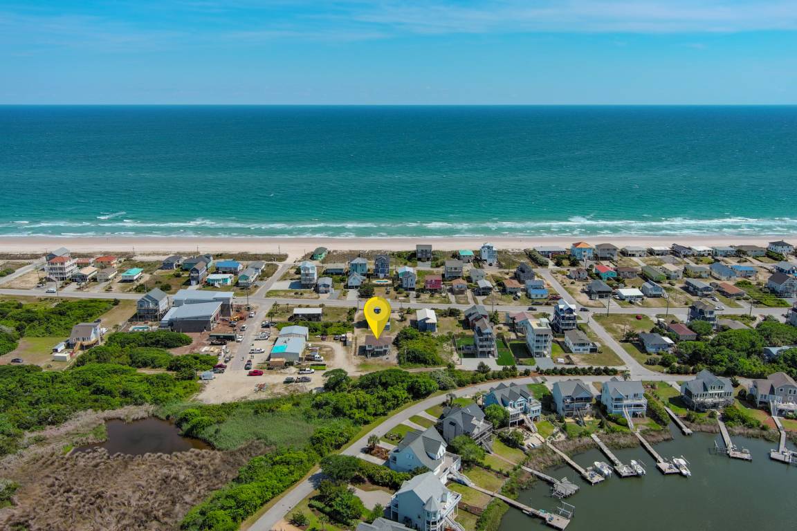 House ∙ 3 Bedrooms ∙ 7 Guests - North Topsail Beach, NC