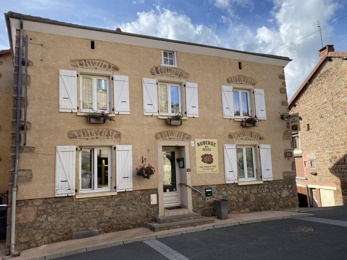 300 M² Gîte ∙ 6 Chambres ∙ 15 Personnes - Beaujolais