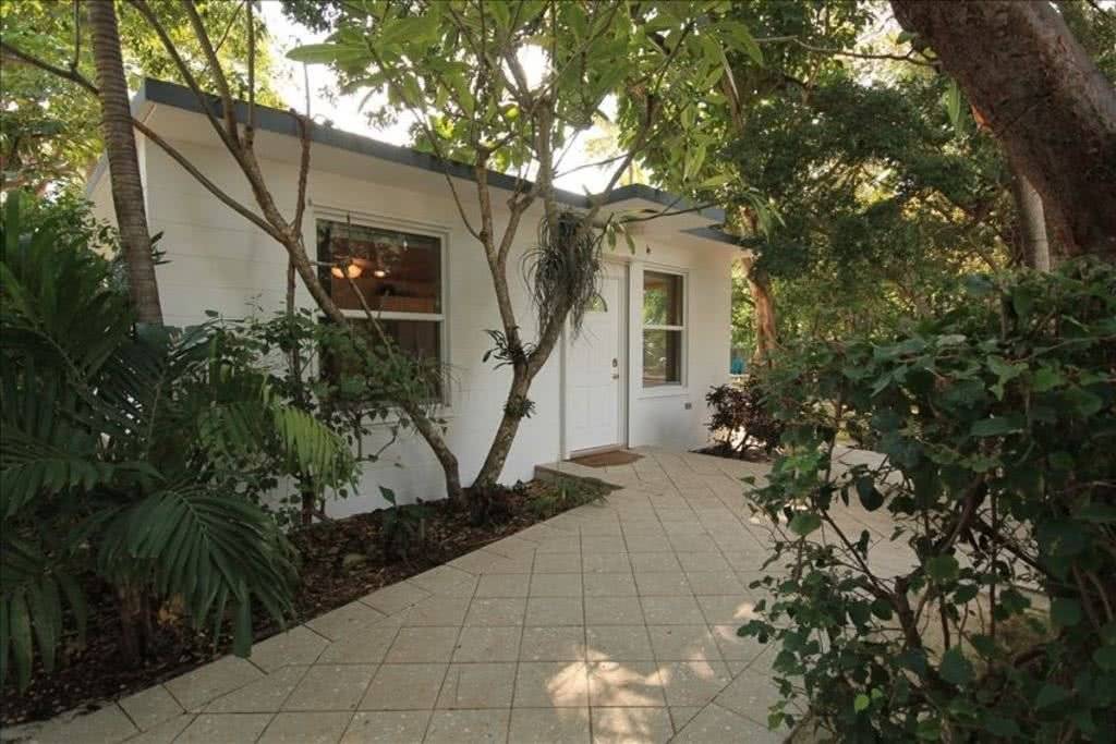 Cottage ∙ 2 Bedrooms ∙ 6 Guests - Islamorada, FL