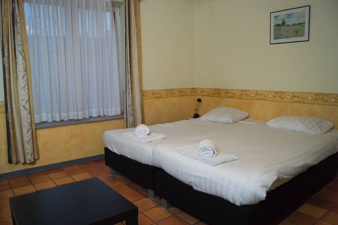 25 M² Privatzimmer ∙ 1 Schlafzimmer ∙ 2 Gäste - Löwen