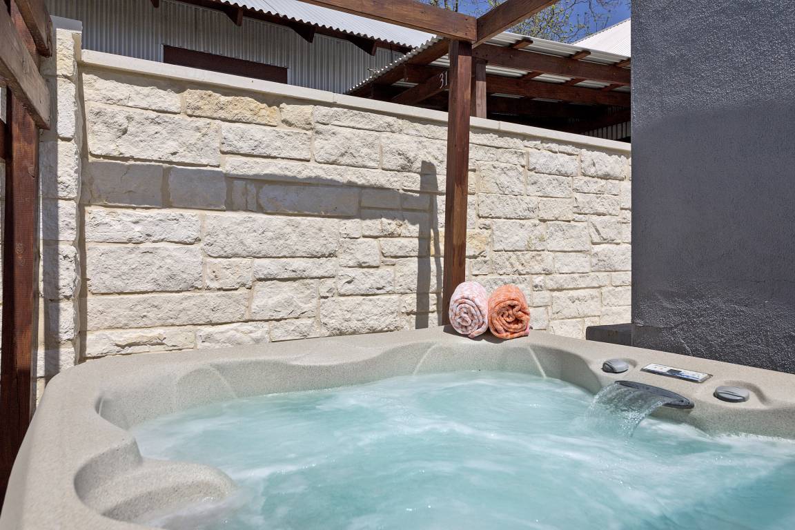 Apartment ∙ 1 Bedroom ∙ 2 Guests - Fredericksburg, TX