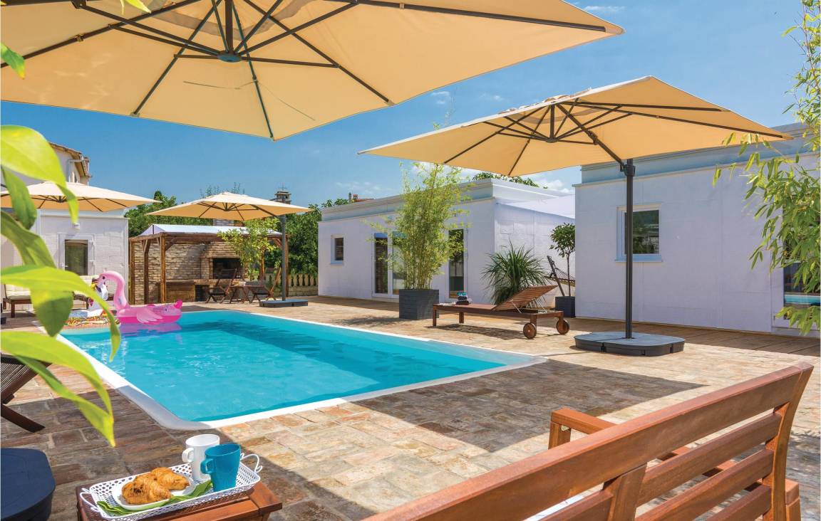 160 M² Ferienhaus ∙ 10 Schlafzimmer ∙ 20 Gäste - Kroatien